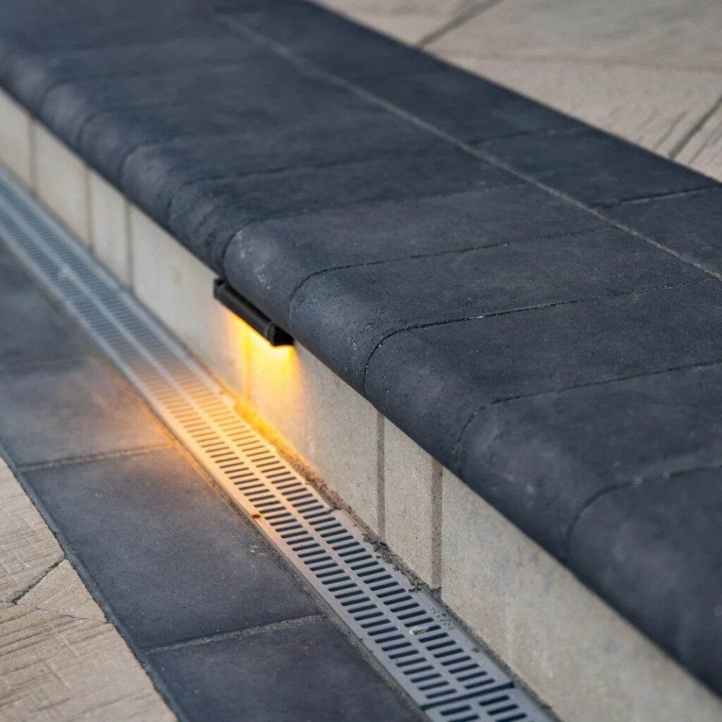 County Crest Grand Bullnose Reflection - Lurvey Landscape Supply