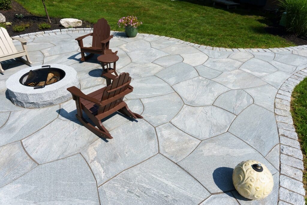 Flagstone Silver Ridge Granite 1.5" 100 SF - Lurvey Landscape Supply